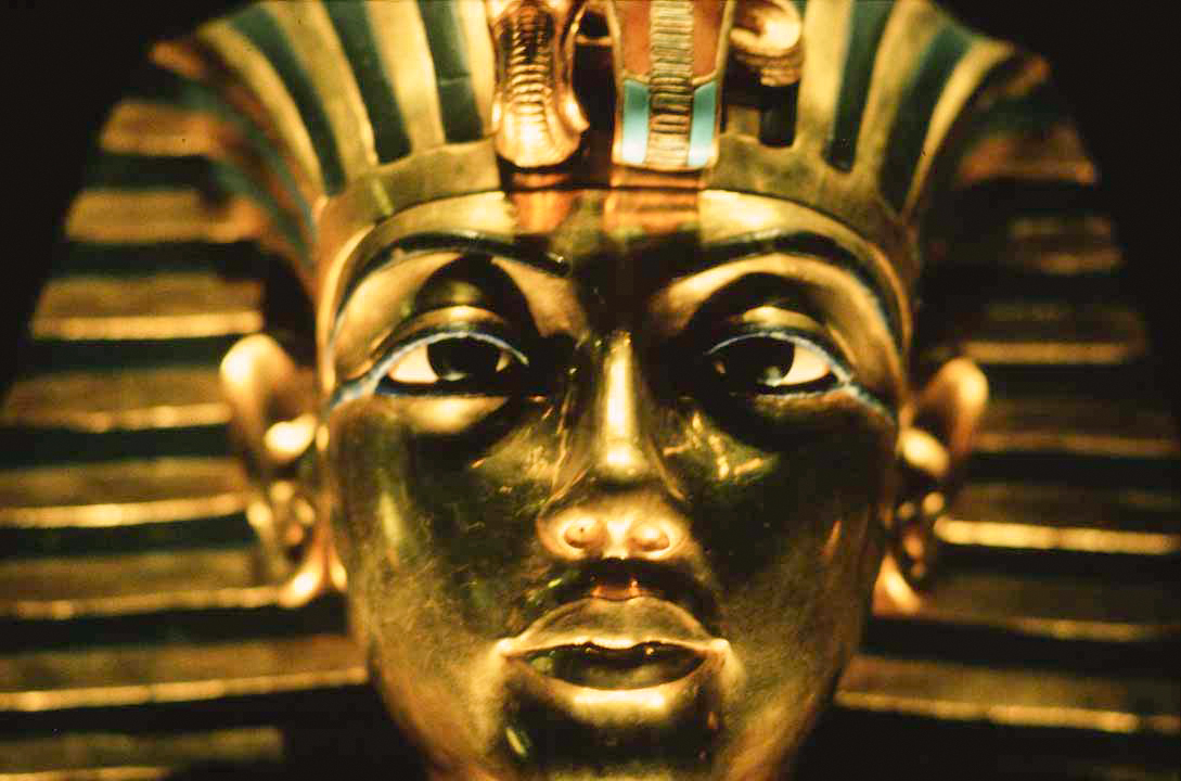 king_tut_ankh_amun_golden_mask – The Bible Reading Challenge Presented ...